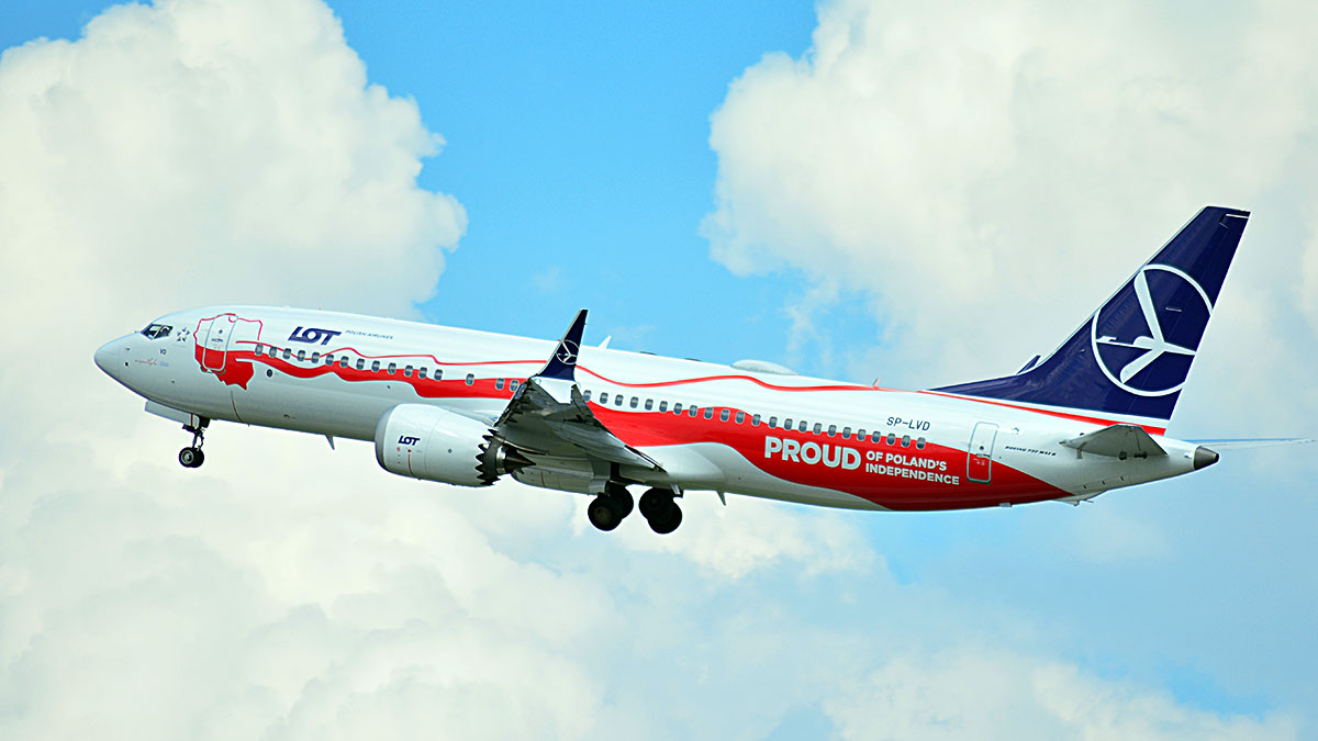 Super promocja na lot, bez przesiadki, do Warszawy na wrzesień w Polsce ...